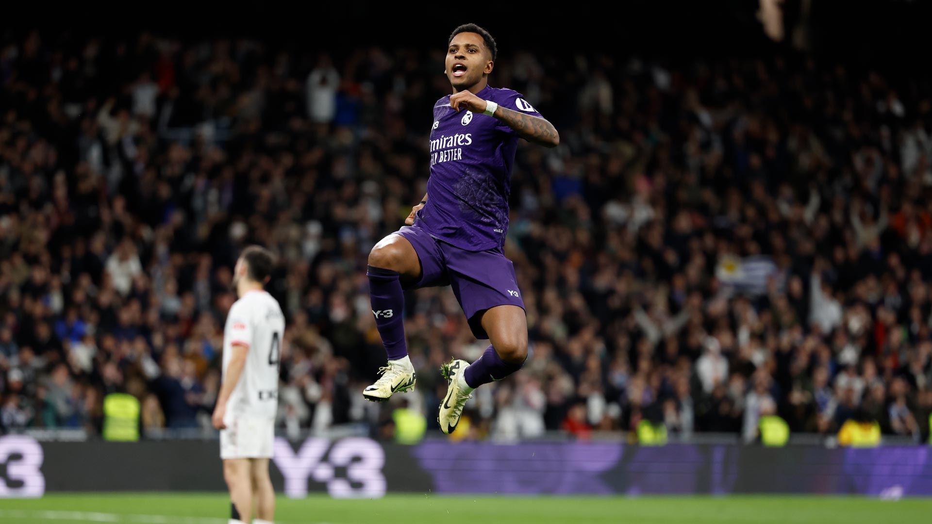 Two goals for Rodrygo and a win for the league leaders