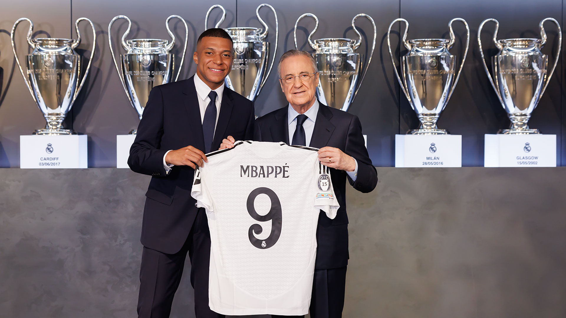Mbappé signs contract with Real Madrid