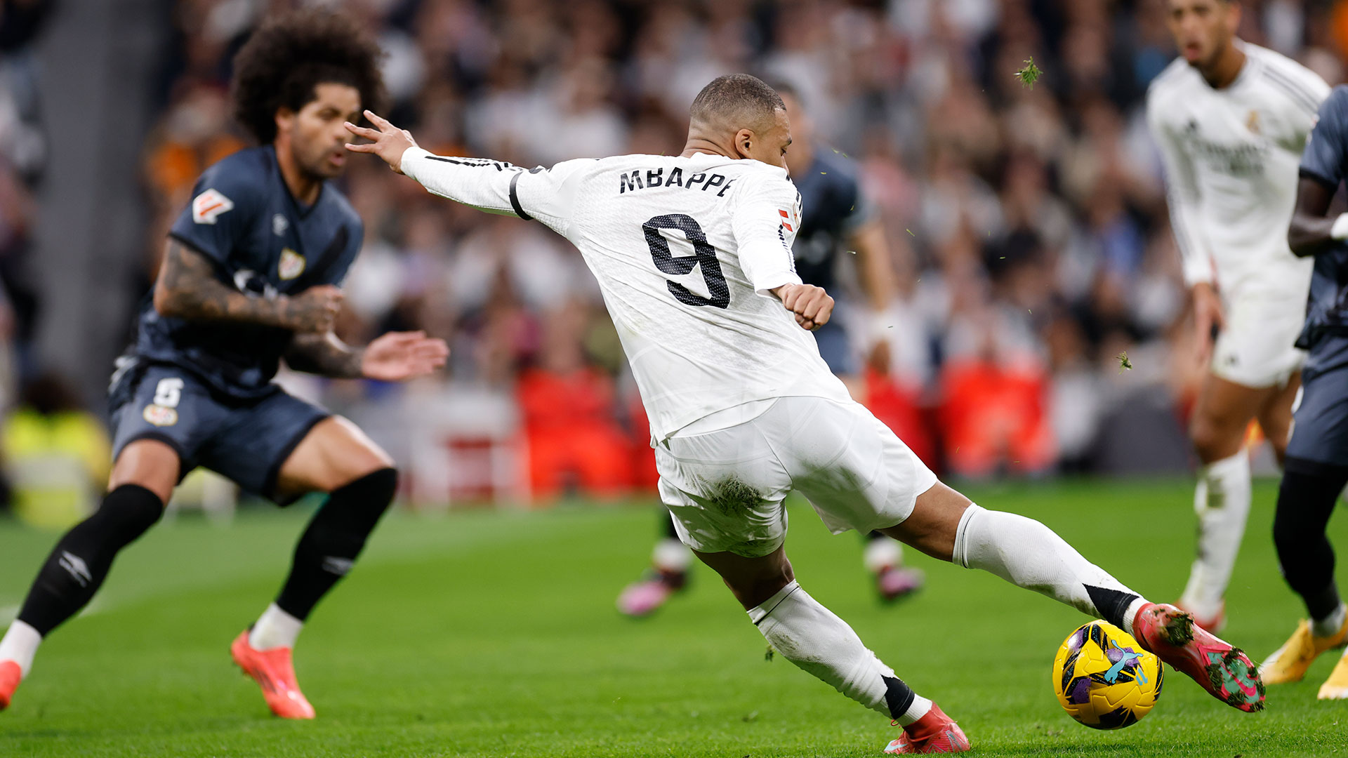 Mbappé's 18th LaLiga goal of the season: Vini Jr.'s outside-of-the-foot ...