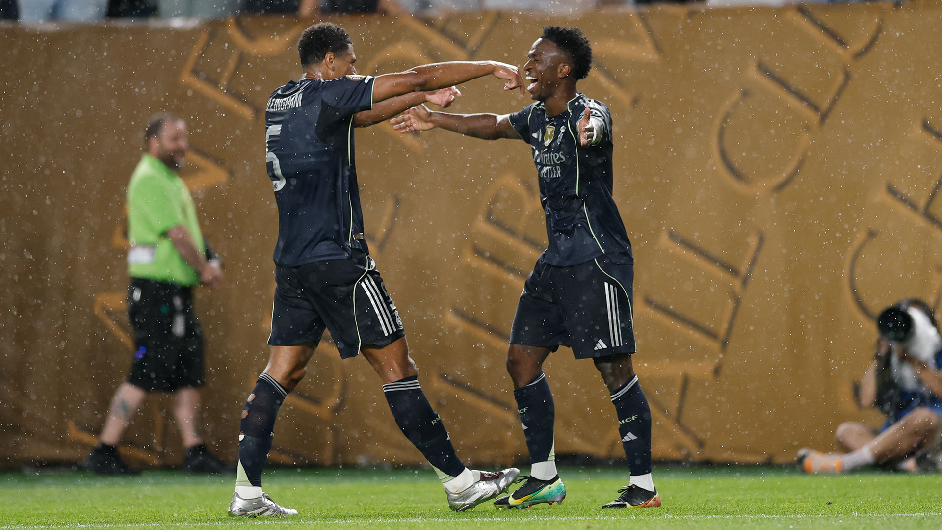 Bellingham passes, Vini Jr. cuts inside and fires a great shot from the ...