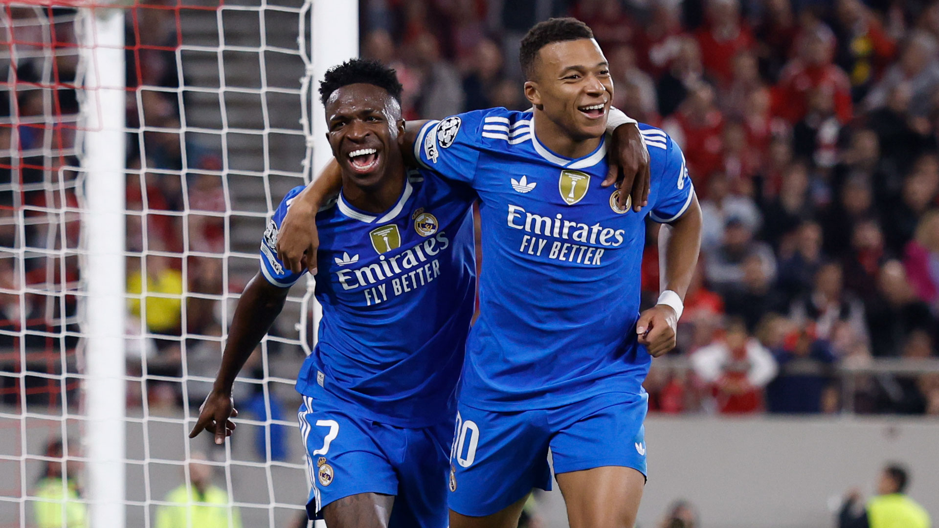 Victoria en Atenas con cuatro goles de Mbappé
