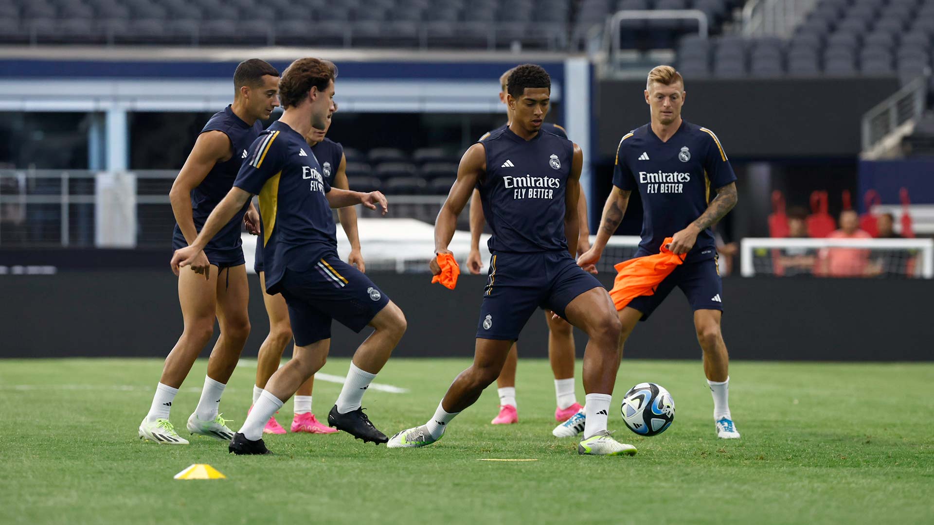 Entrenamiento en el AT&T Stadium de Dallas| Real Madrid C.F.